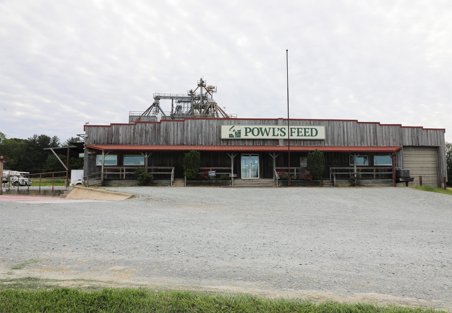 About Powl's Feed Service | Serving Farmers Since 1950s
